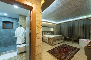 Quarto Deluxe | Roupa de alta qualidade, minibar, com decoração personalizada 