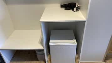 Quarto triplo básico | Escrivaninha, Wi-Fi de cortesia, roupa de cama