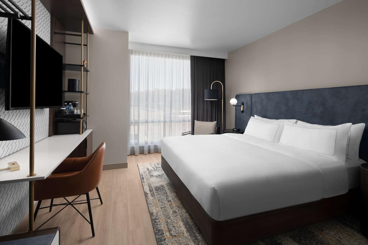 Cofre no quarto, secretária