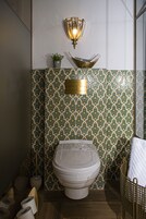 Quarto Deluxe | Casa de banho | Toalhas fornecidas 