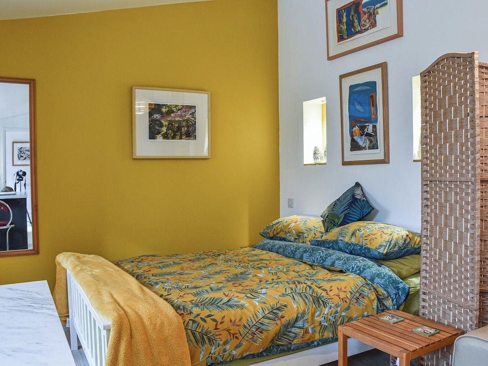 1 Bedroom Accommodation In Porthcawl - Porthcawl