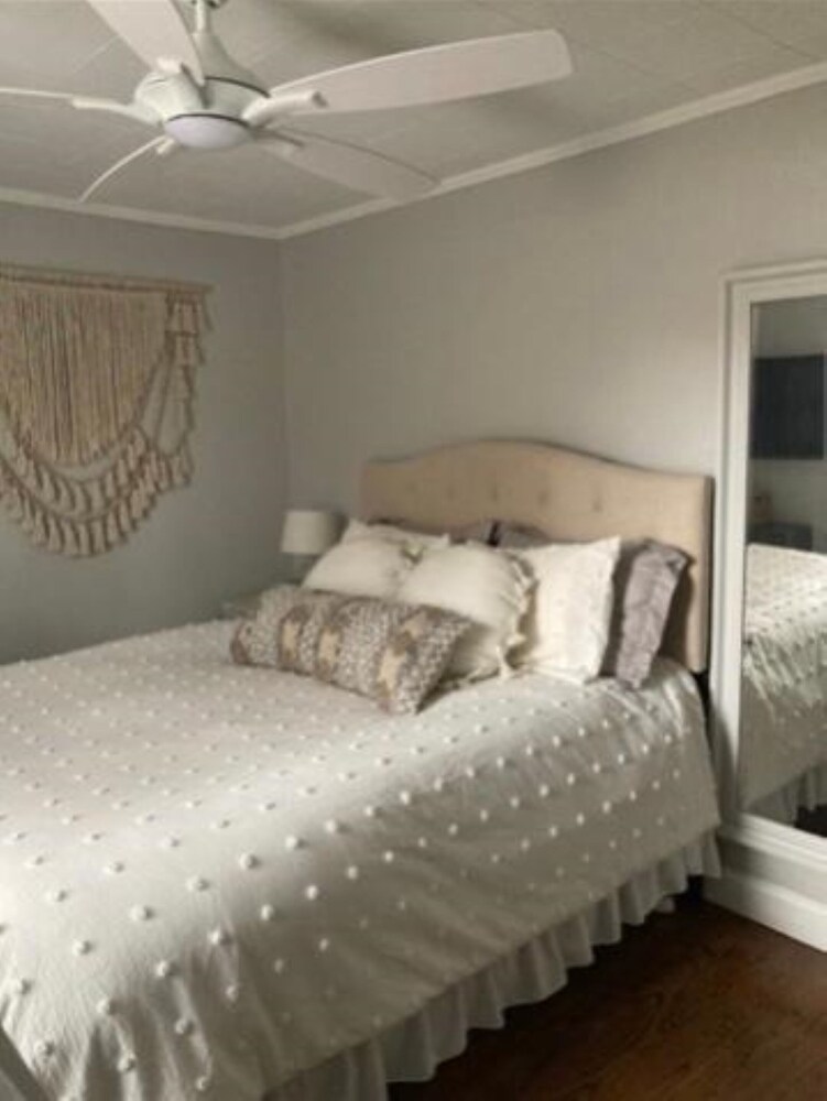 Ocean View Home, Steps To The Beach In Quiet Wickford Neighborhood. - Rhode Island