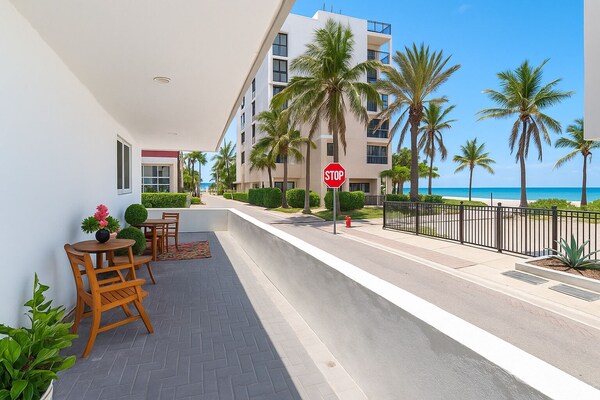 The Pearl Beachside Apartments On Hollywood Beach Broadwalk - Hallandale Beach, FL