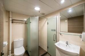 Chinelos, toalhas fornecidas