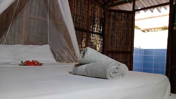 Cabana de Madeira Tradicional | Roupa de cama fornecida