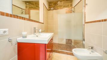 Apartamento, casa de banho privativa, Vista para a cidade (Loft in the Old Town) | Casa de banho
