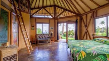 Quarto, 1 cama king-size, vista para o oceano, junto ao jardim | Wi-fi grátis, roupa de cama fornecida