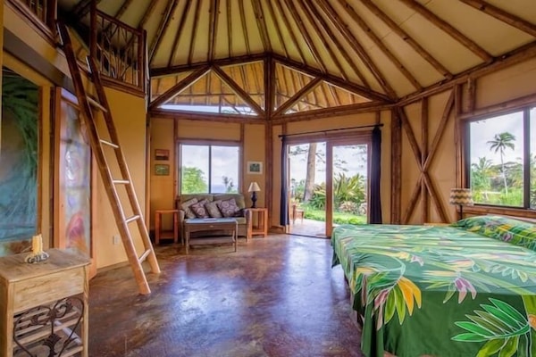 Quarto, 1 cama king-size, vista para o oceano, junto ao jardim | Wi-fi grátis, roupa de cama fornecida
