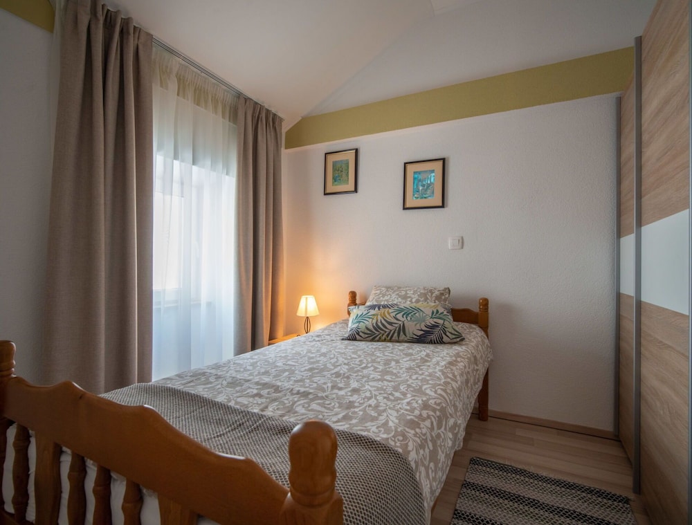 Schönes Alleinstehendes Ferienhaus Mit Privatem Pool,  W-lan, Klimaanlage, Tv, Terrasse, Parkplatz - Istrien