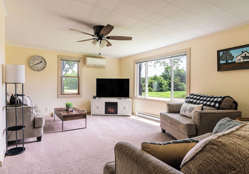 Dog-friendly Farmhouse Hot Tub 1+ Acre Near Beach, Golf, And Casino! - New Buffalo, MI