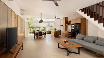 Villa Familiar, 5 quartos, piscina privativa | Sala de estar | Televisor LCD de 40 polegadas com canais por cabo, televisor