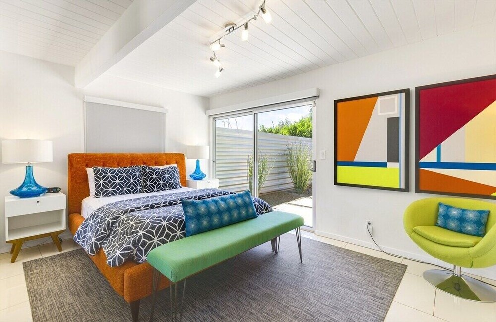 Splash Pad Palm Springs - Unwind In Style: Bocce Ball, Hammock & Outdoor Lounge Bliss - Palm Springs, CA