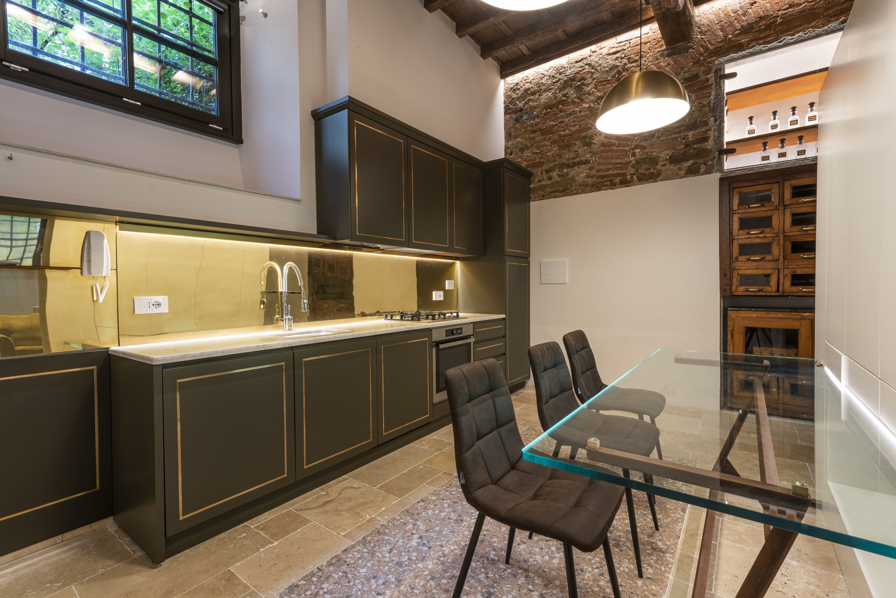 Apartamento Deluxe | Cozinha privada | Um frigorífico, um forno, uma máquina de lavar louça, moinho de café 