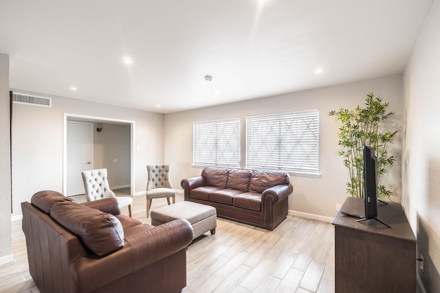 1-10-sunland, West, Great For Families & Long Stays, Pet Friendly - Franklin Mountains State Park, El Paso