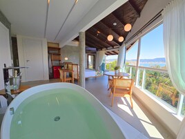 Master Suite Sea View | Cofres nos quartos, cortinas blackout, Wi-Fi de cortesia