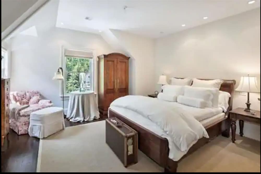 Lakefront Estate In Westchester - Brewster, NY