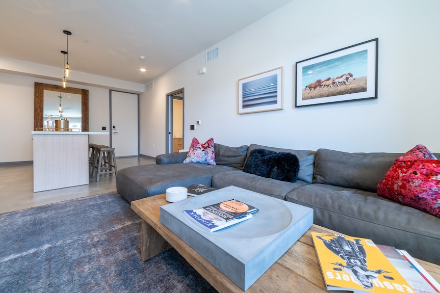 Beautiful Modern 2-bed In Downtown Vista! - Vista, CA