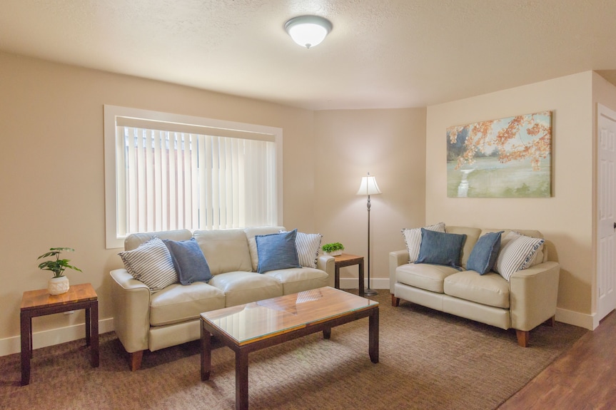 Updated 2-bedroom Condo With Pool - Logan, UT