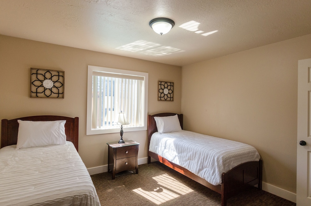 Updated 2-bedroom Condo With Pool - Logan, UT