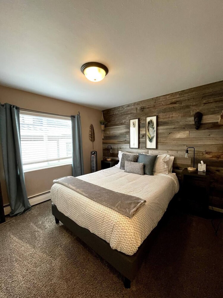 Modern, Updated & Cozy Condo. Best Location in Breck, 1 Block to ...