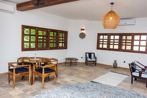 Apartamento standard | Área de estar | Smart TV 32 polegadas com canais digitais, TV