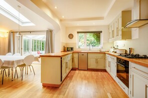 Casa de Campo | Cozinha privada | Um frigorífico, uma máquina de lavar louça, uma chaleira elétrica 