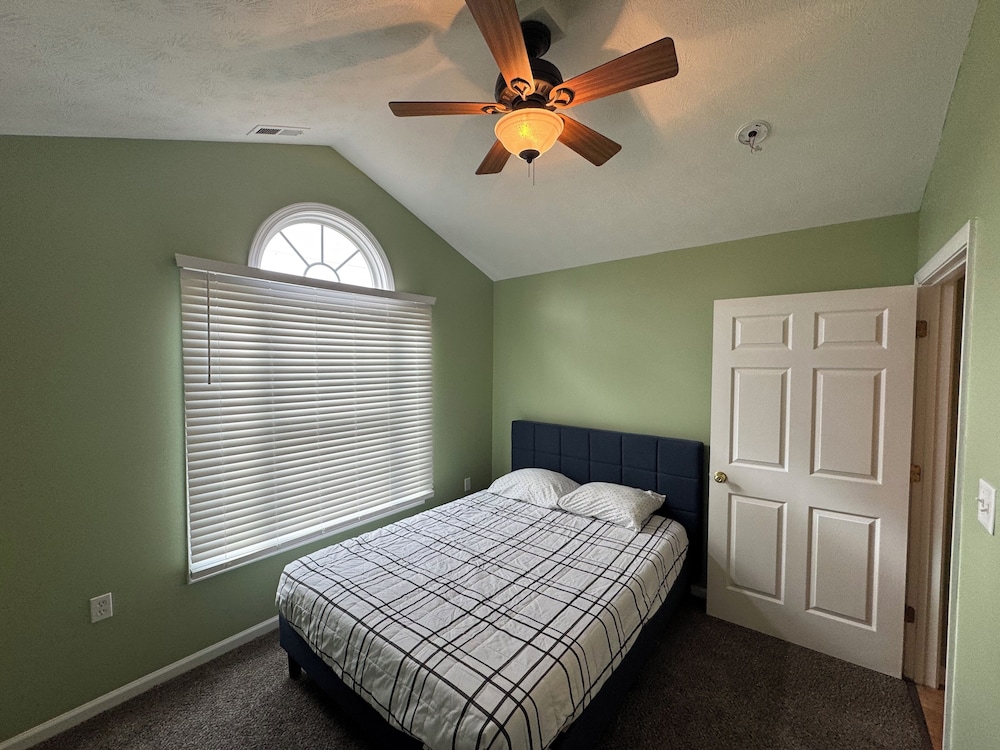 Adventures Luxury Retreat ~ Hot Tub ~ Bbq ~ Fire Pit! - Luray, VA