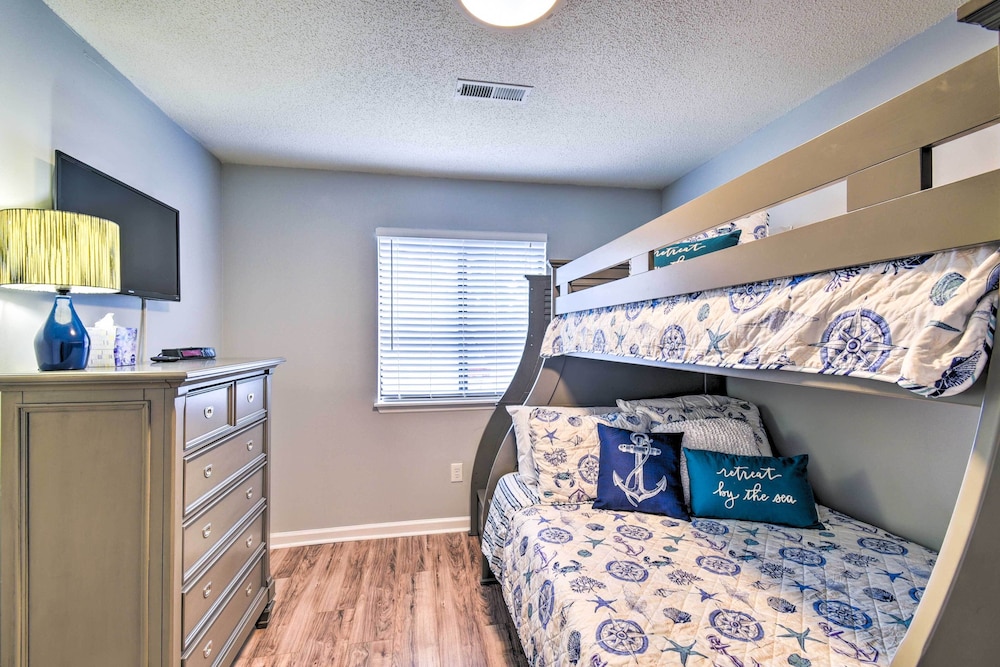 Little River Condo W/ Pool ~ 3 Mi To Beach! - Little River, SC
