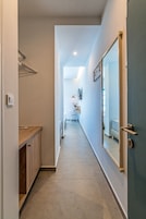 Suíte, sacada, vista para o mar | Escrivaninha, espaço de trabalho para notebook