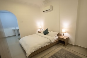 Quarto standard | Roupas de cama premium, edredons de pluma, cofres nos quartos