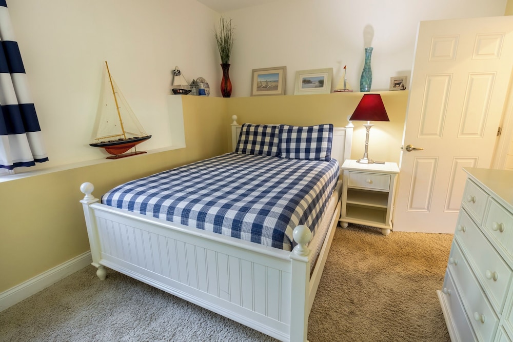 Pet Friendly Hillside Beachwalk Resort Home For 12 - Michigan City, IN