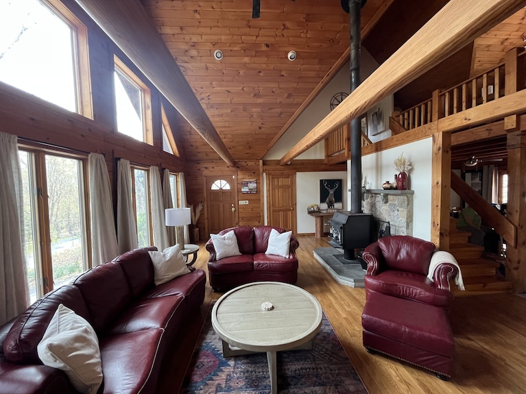 Pocono Chalet Cabin Sauna Game Room Fire Pit Pools - Pocono Mountains, PA