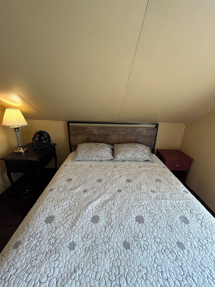 Lakefront retreat in sunny Youbou BC - Youbou | Vrbo