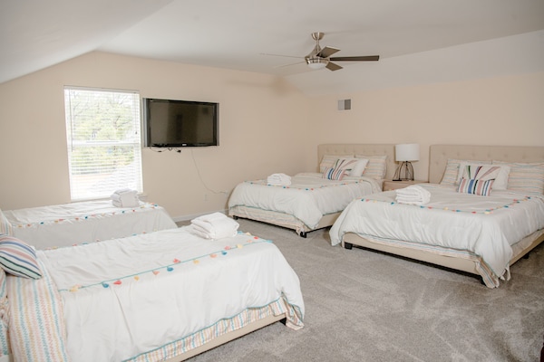 Large 4 Bedroom House. Very Private Neighborhood - Bluffton, SC