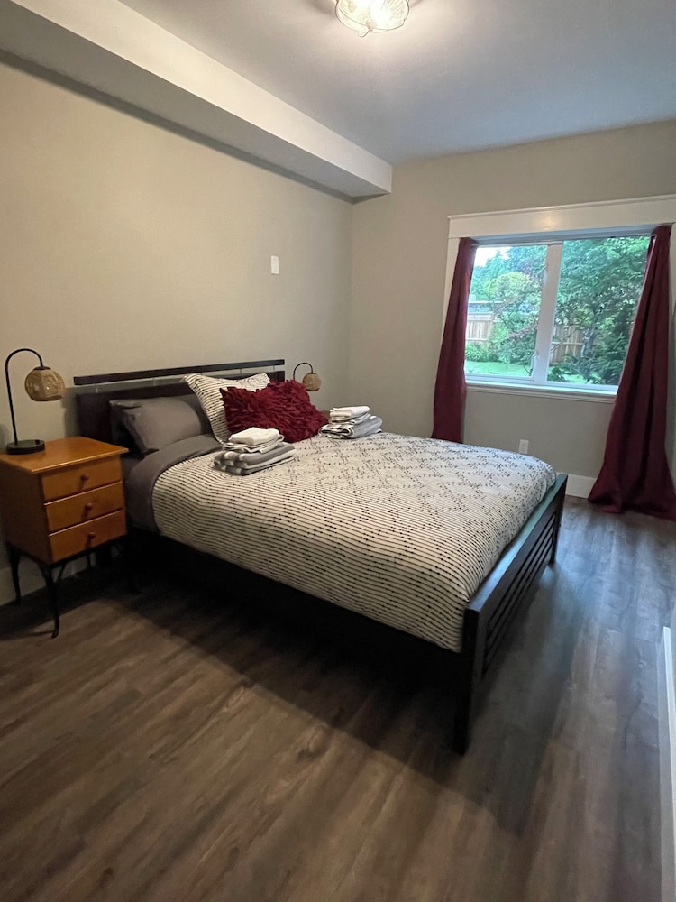 New 1 Bedroom Sooke Oceanfront Guest Suite - Sooke