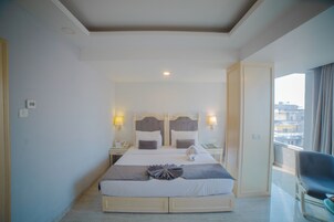 Quarto duplo executivo, 2 camas de solteiro | Cofres nos quartos, quartos à prova de som