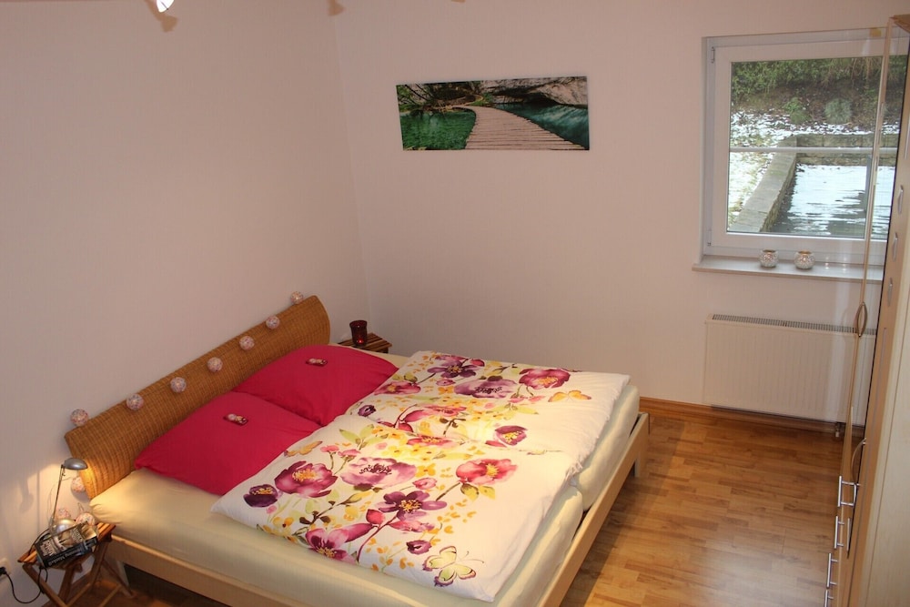 Kleine Ferienwohnung (65m²) Mit „Schöner Aussicht“ Garten Mit Spielplatz - Waldeck
