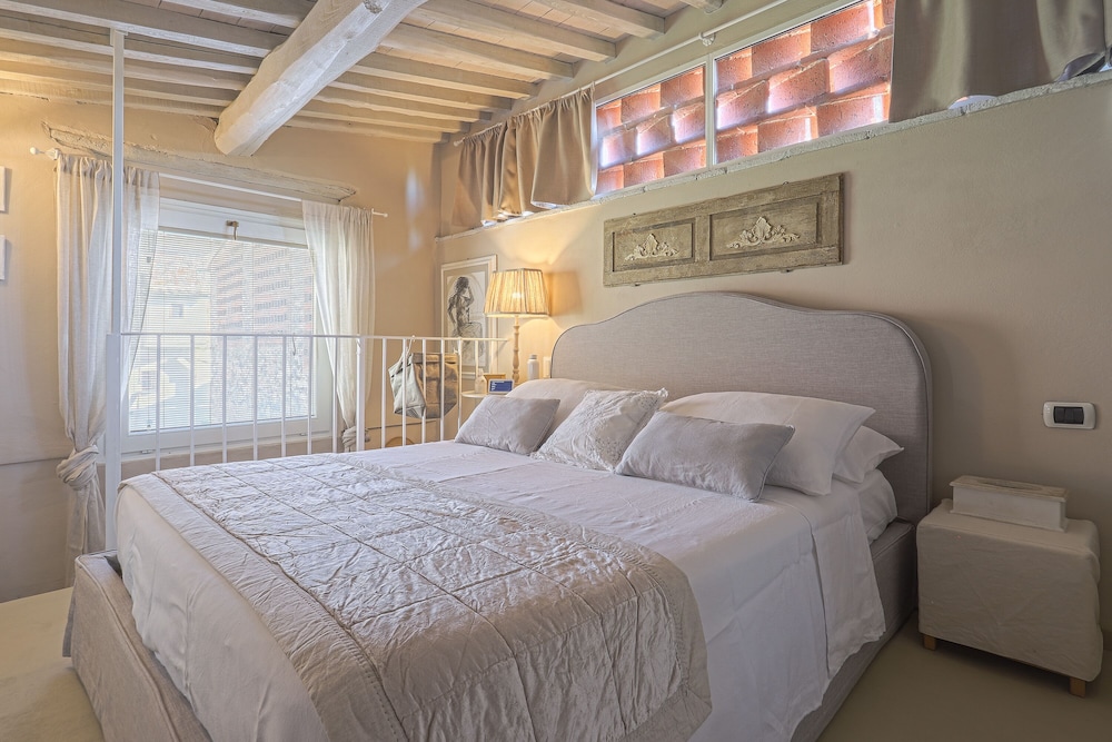Charming Small Villa With Jacuzzi And Large Garden - Lucca