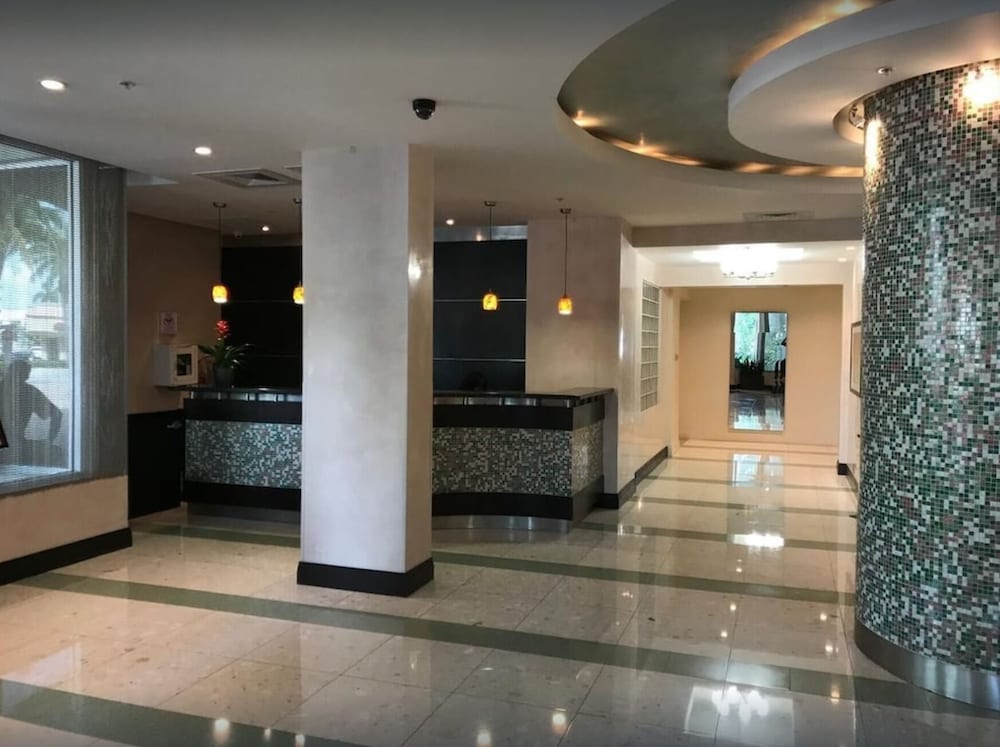 Seaglass Getaway- 2 Bed/2 Bath Directly On The Beach - North Miami Beach, FL