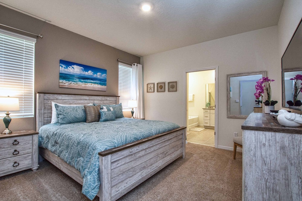 Large Brand New Home, Beautifully Furnished, End Unit W/large Deck And Spa, Bbq Grill, Themed Bedrooms, Resort W/ Lazy River! - Davenport, FL