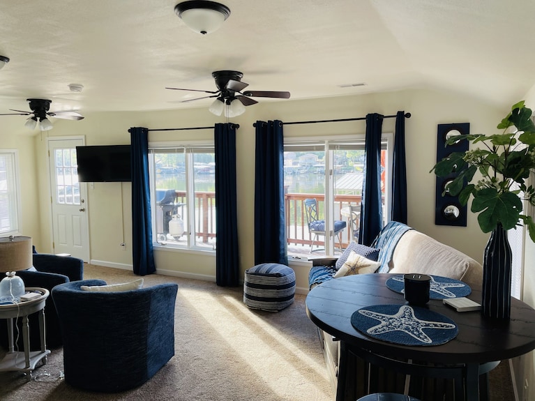 Immaculate 1 Bedroom Cottage Home With Private Covered Dock Near Main Channel! - Sunrise Beach, MO