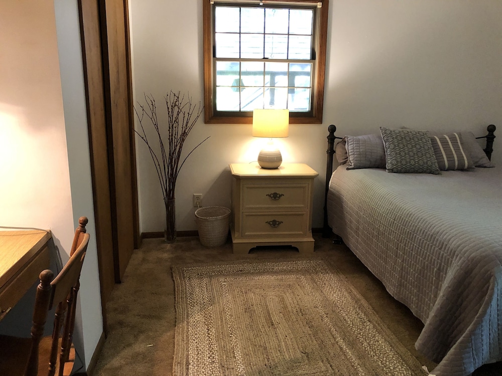 Beachway Home Nestled In The Woods  - 5min From The Beach! - Holland