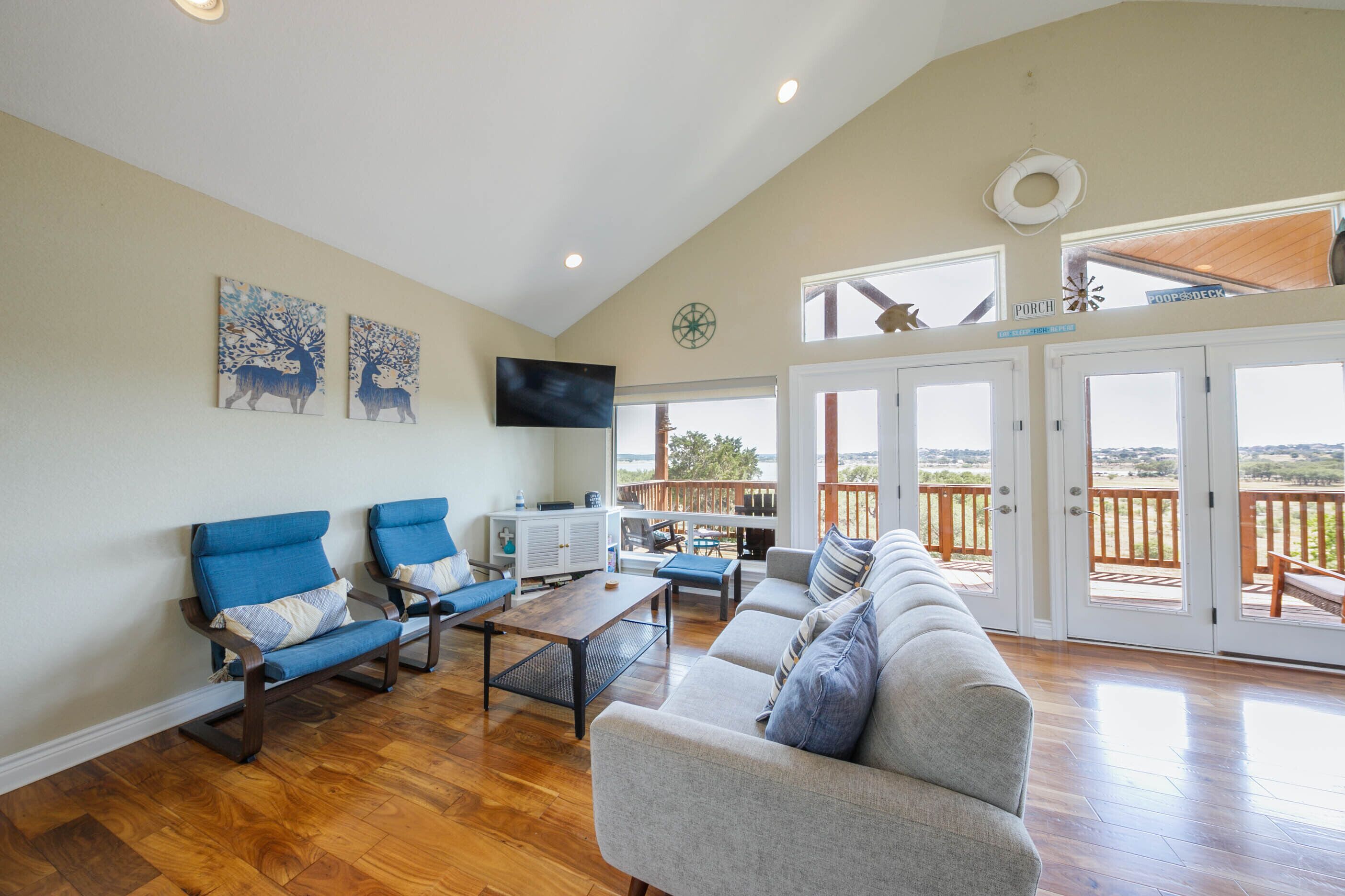 Beautiful Hill Country/lake Views, Fenced In Yard - 峽谷湖