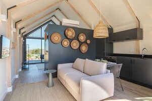 Bungalow Deluxe, 1 cama queen-size e sofá-cama, Vista para a cidade, junto ao jardim | Cozinha privada