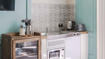 Apartamento tradicional | Cozinha privada | Chaleira elétrica, freezer