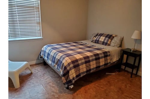 Cozy Fully Furnished Unit By Heights 2br (1) - Denver Harbor/ Port Houston - Houston