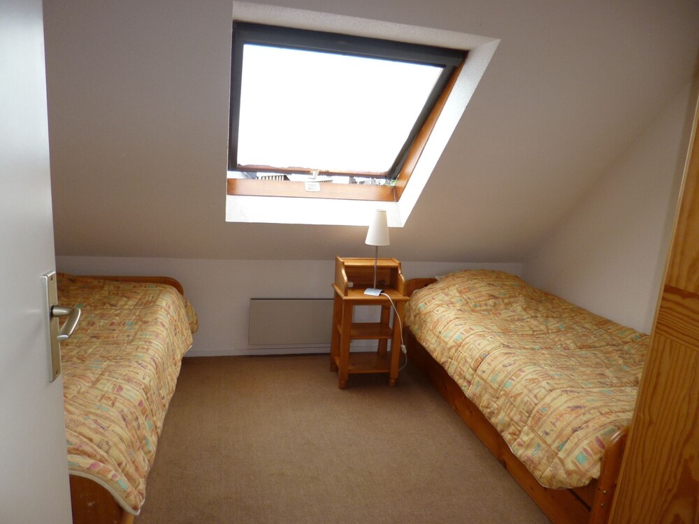 5 Mins Walk From The Beach, Cottage With Private Garden - Calvados