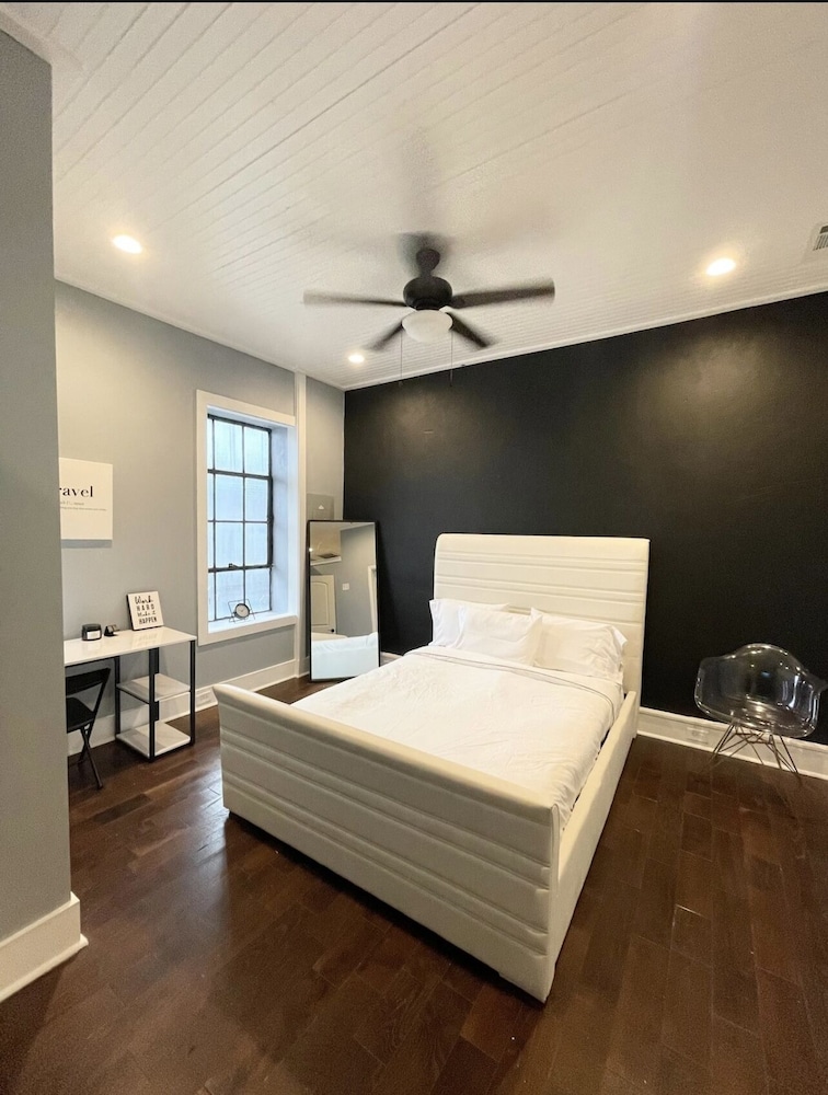 Modern Downtown Loft- Free Parking - Macon, GA