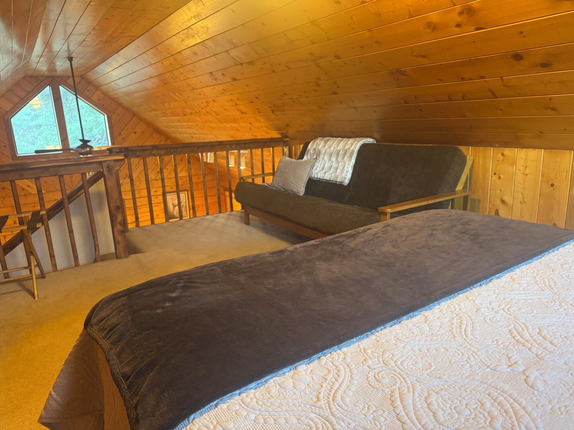 Dogwood Lodge- A Beautiful Three Bedroom, Two Bath Log Cabin With Hot Tub! Hiking Trail & Cave On Property! - Eureka Springs, AR