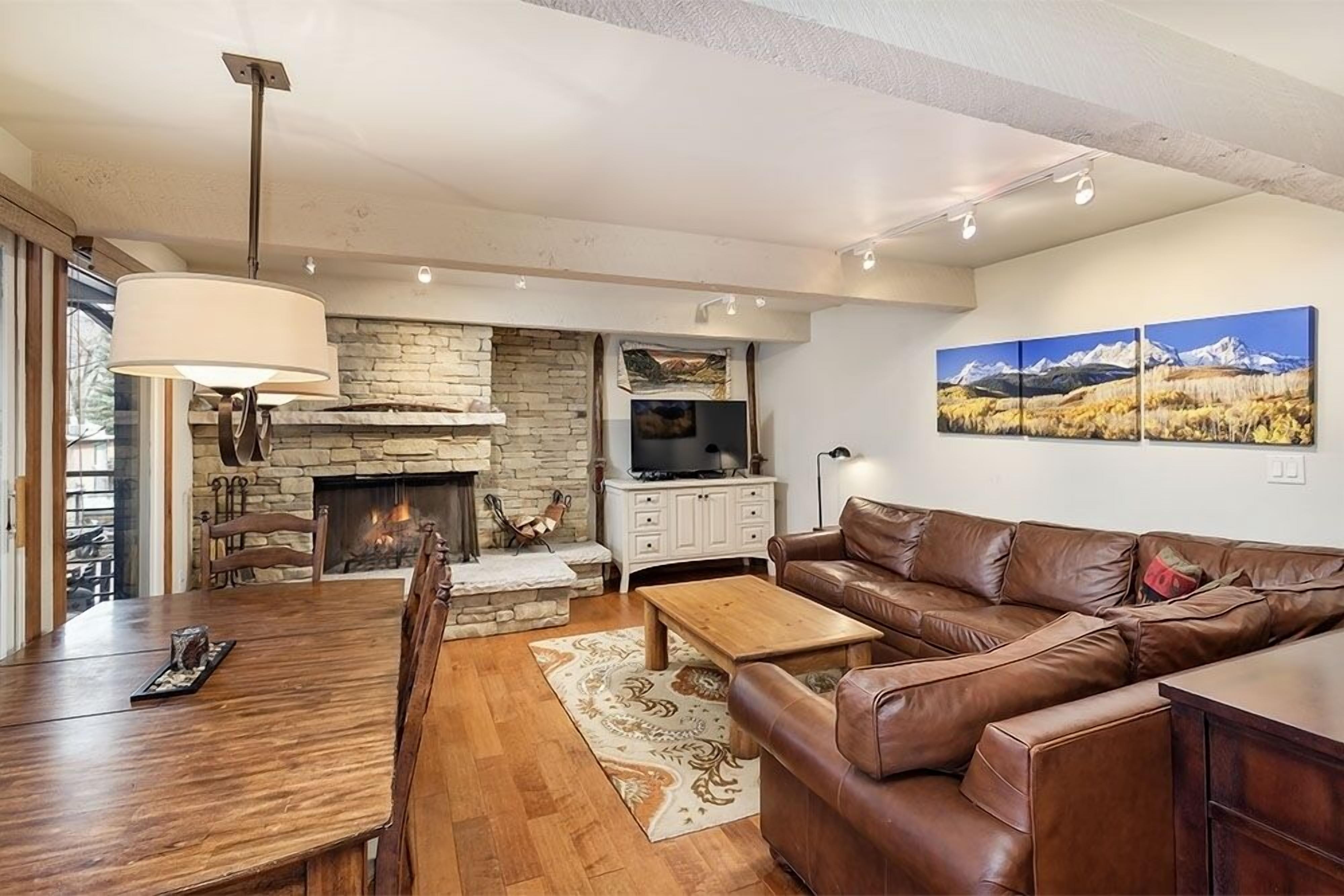 Chateau Roaring Fork Unit 38 | Condo With Private Deck, 4 Blocks From Downtown - Aspen, CO